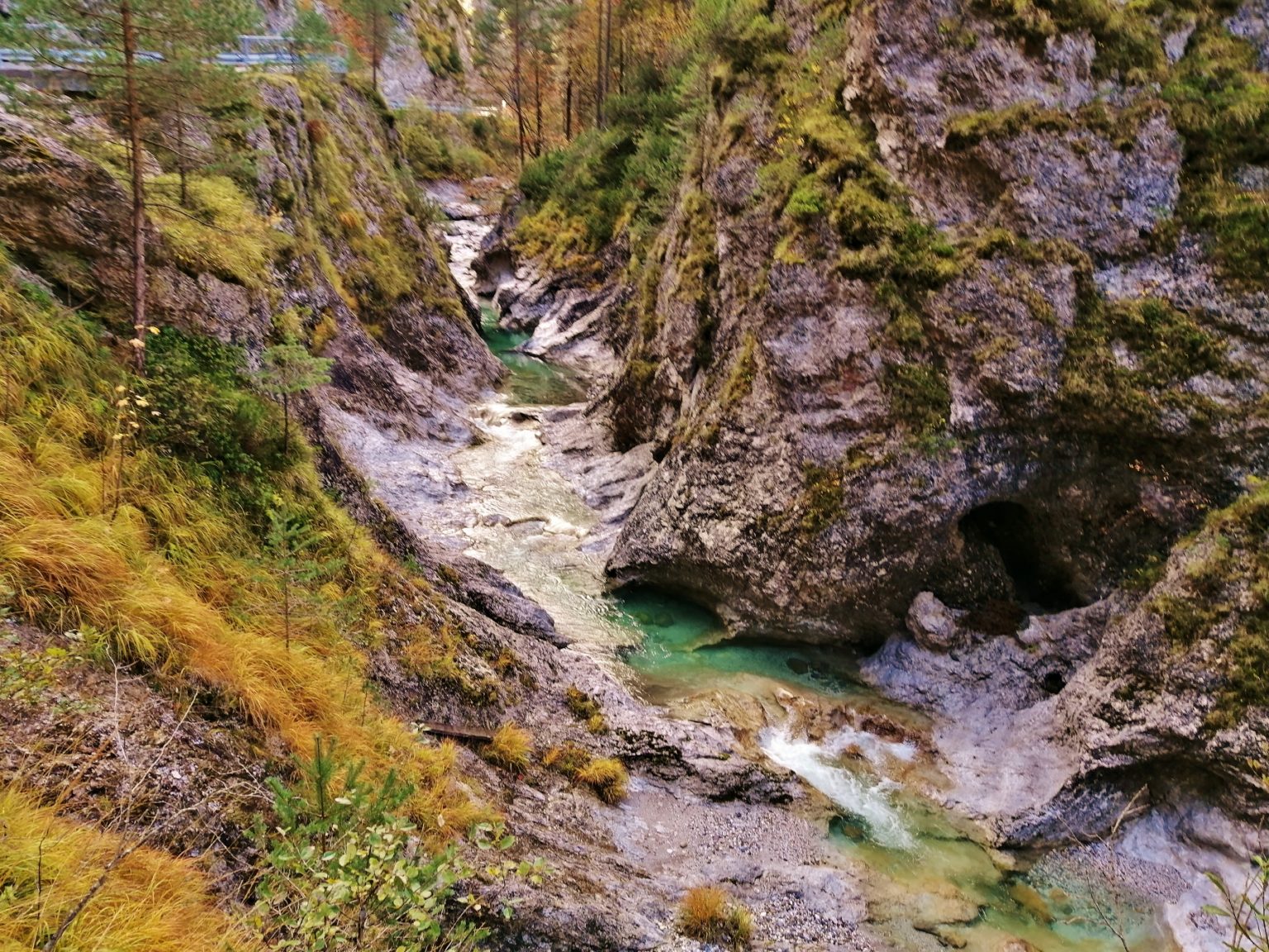 Goldene Südkärntner Herbst Karawankenrunde vom Sonnegger See nach Bad ...